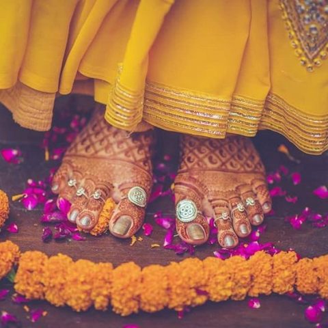 Put On The Beautiful Fashionable Ind Bindi – Experience Its Health ...